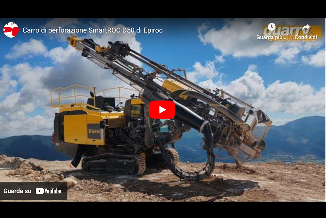 Carro di perforazione SmartROC D50 di Epiroc all'opera nella cava di calcare Sas Funtanas a ...